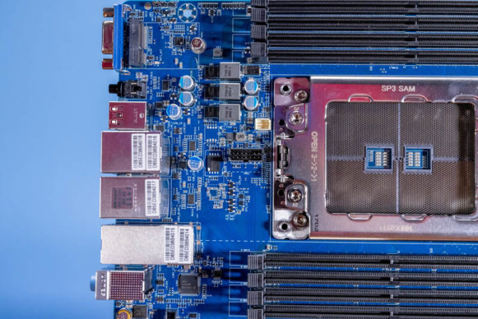 Gigabyte MC62-G40 AMD Ryzen Threadripper Professional Motherboard ...