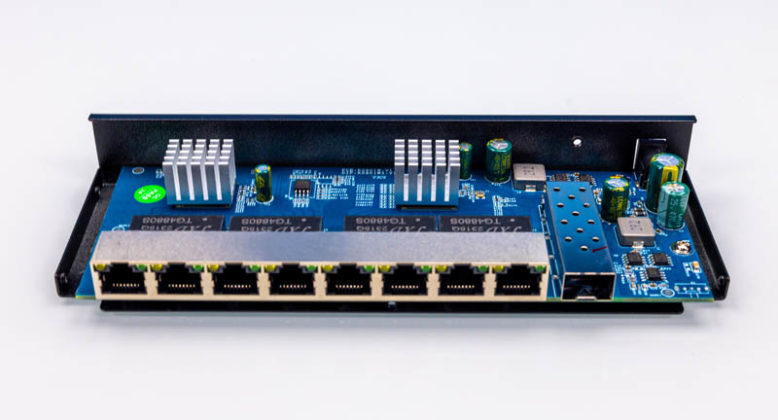 YuanLey YS25-0801 8-port 2.5GbE 1-port 10GbE Switch Review - ServeTheHome