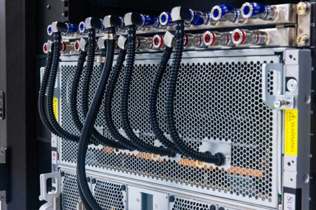 A Look at the Liquid Cooled Supermicro SYS-821GE-TNHR 8x NVIDIA H100 AI ...