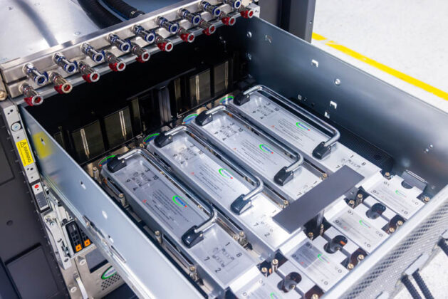 A Look at the Liquid Cooled Supermicro SYS-821GE-TNHR 8x NVIDIA H100 AI ...