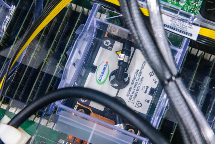 A Look at the Liquid Cooled Supermicro SYS-821GE-TNHR 8x NVIDIA H100 AI ...