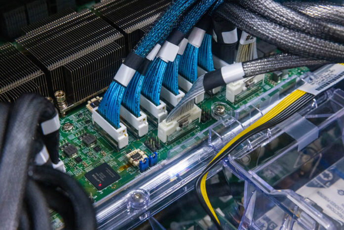 A Look at the Liquid Cooled Supermicro SYS-821GE-TNHR 8x NVIDIA H100 AI ...