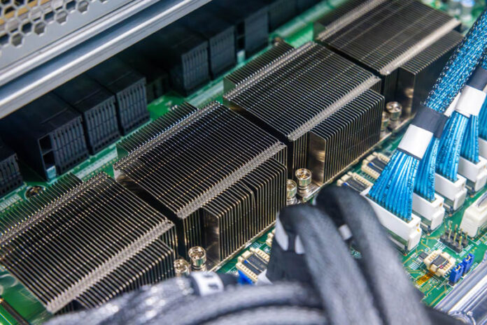 A Look at the Liquid Cooled Supermicro SYS-821GE-TNHR 8x NVIDIA H100 AI ...