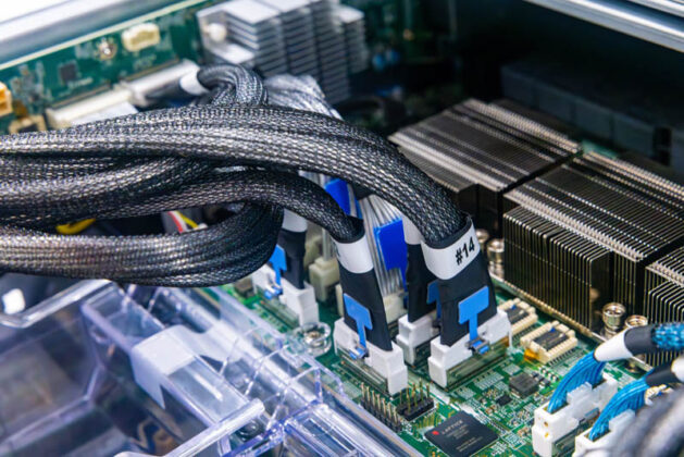 A Look at the Liquid Cooled Supermicro SYS-821GE-TNHR 8x NVIDIA H100 AI ...