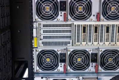 A Look at the Liquid Cooled Supermicro SYS-821GE-TNHR 8x NVIDIA H100 AI ...