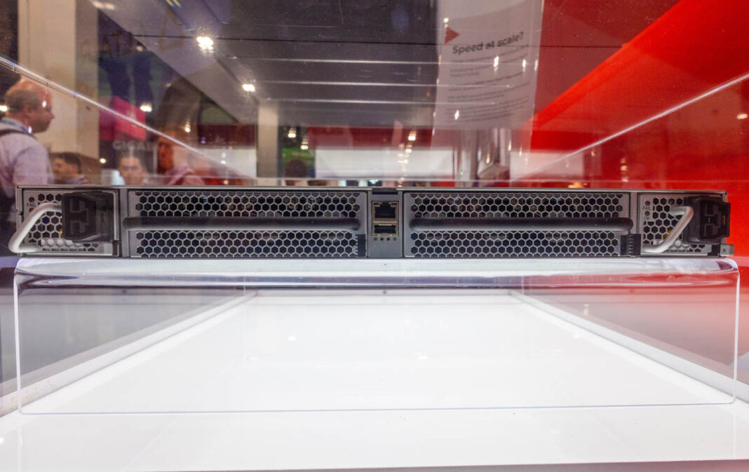 Cornelis Networks Shows off 576-Port 400Gbps Omni-Path CN5000 at SC23