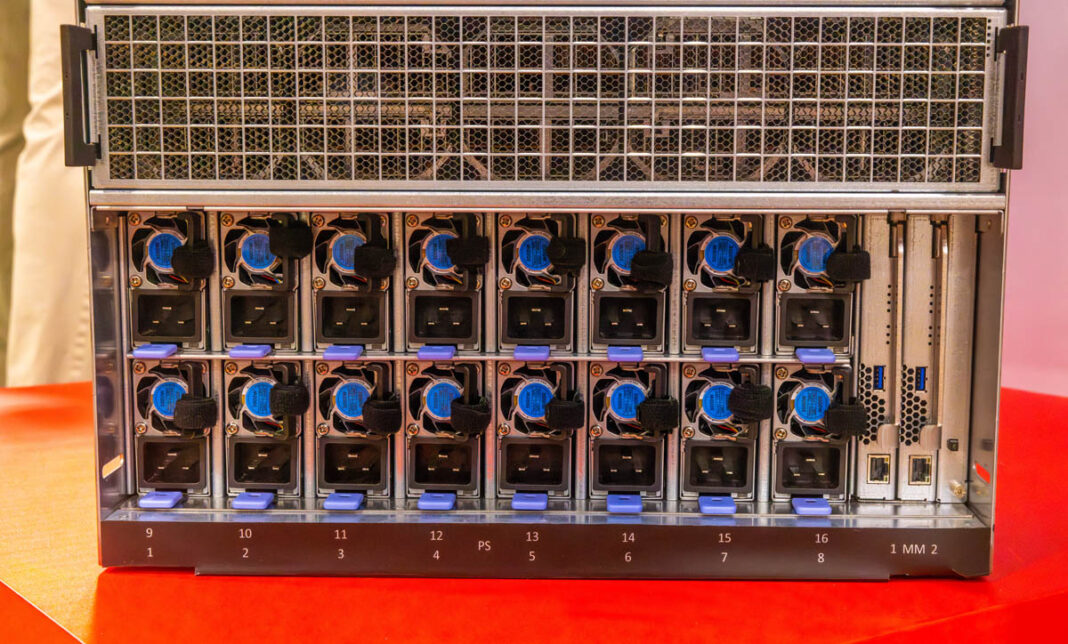 Cornelis Networks Shows off 576-Port 400Gbps Omni-Path CN5000 at SC23