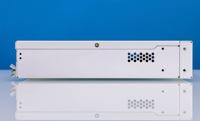 MikroTik CRS310-8G+2S+IN Review 8-port 2.5GbE and 2-port 10GbE Switch