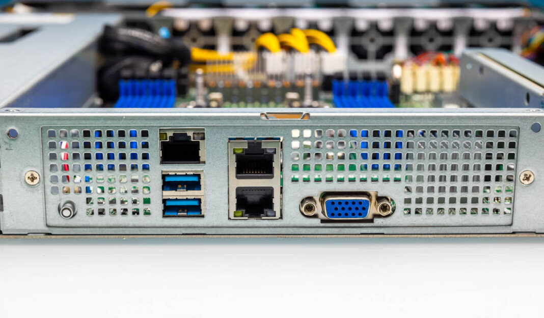 ASRock Rack 1U8S4E-EGS/2T Review 1P Intel Xeon Server