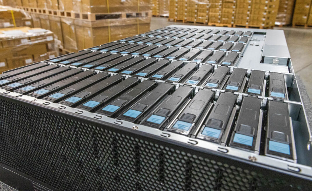 AIC J4078-02-04X 78-bay JBOD Review - ServeTheHome