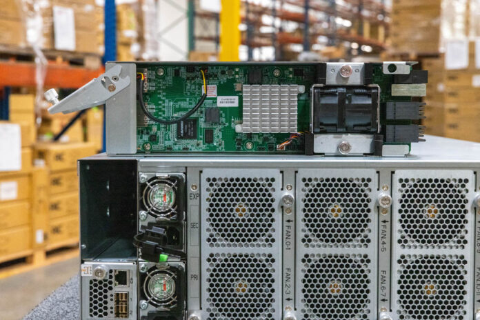 AIC J4078-02-04X 78-bay JBOD Review - ServeTheHome