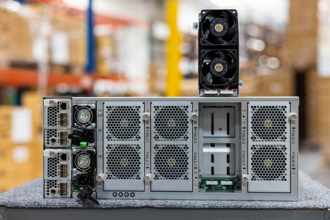 AIC J4078-02-04X 78-bay JBOD Review - ServeTheHome