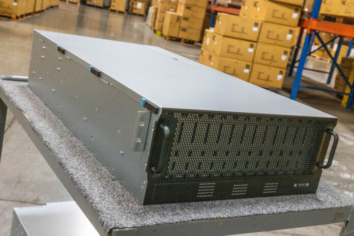 AIC J4078-02-04X 78-bay JBOD Review - ServeTheHome