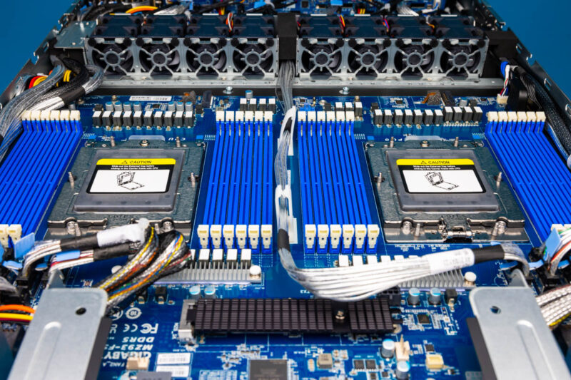 Gigabyte R183-Z95 Review Dual AMD EPYC Server with a EDSFF Twist