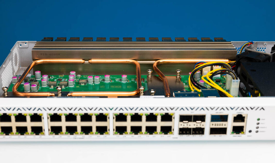 MikroTik CRS326-4C+20G+2Q+RM Switch Review 2.5GbE 10GbE and 40GbE