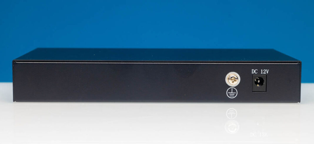 Real HD SW8-1-2G 8-port 2.5GbE 1-port 10G Switch Review