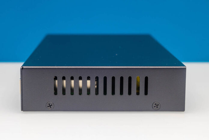 Real HD SW8-1-2G 8-port 2.5GbE 1-port 10G Switch Review