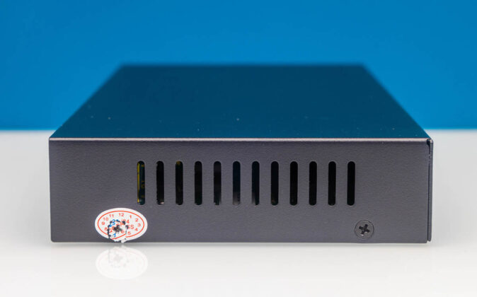 Real HD SW8-1-2G 8-port 2.5GbE 1-port 10G Switch Review