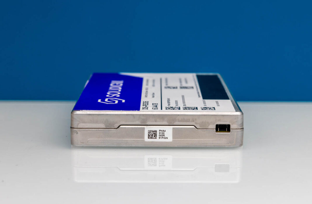 Solidigm D5-P5336 61.44TB SSD Review Hard Drives Lost - ServeTheHome