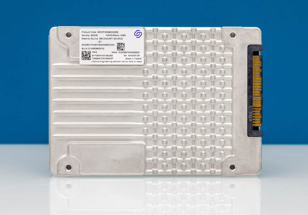 Solidigm D7-P5810 800GB Write Intensive PCIe Gen4 NVMe SSD Review