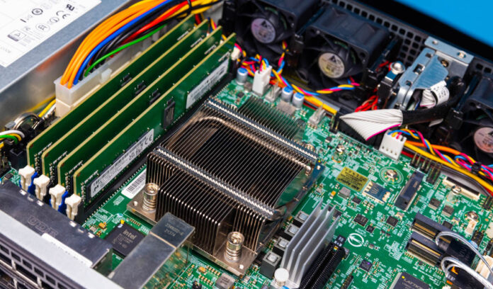 Supermicro SYS-110A-16C-RN10SP 1U 25GbE Intel Snow Ridge Server Review ...