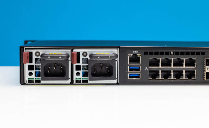 Supermicro SYS-110A-16C-RN10SP 1U 25GbE Intel Snow Ridge Server Review