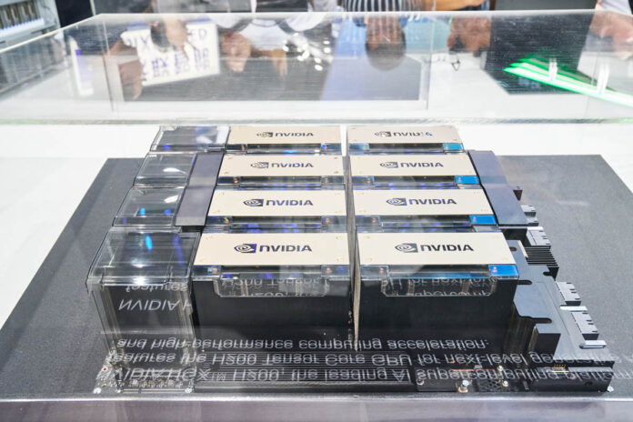 NVIDIA NVLink Switch Chips Change to the HGX B200 - ServeTheHome