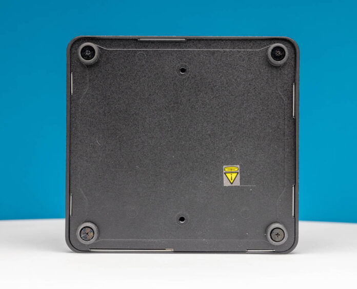 ASRock Industrial 4x4 BOX-8840U Review Low Power AMD Ryzen Mini PC