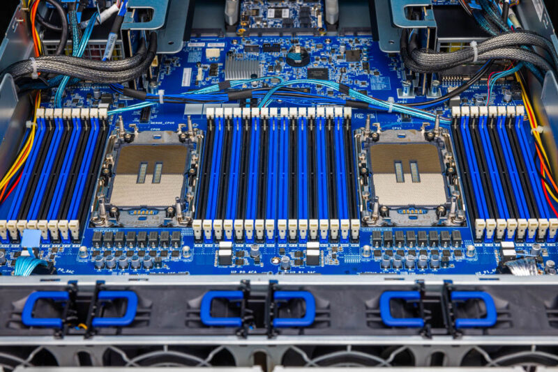 Gigabyte E283-S90 2U Edge Intel Xeon Server Review - Page 2 of 4 ...