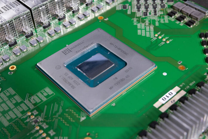 Inside a Marvell Teralynx 10 51.2T 64-port 800GbE Switch - Page 2 of 4 - ServeTheHome