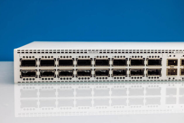 MikroTik CRS520-4XS-16XQ-RM Review MikroTik Scales Up 100GbE