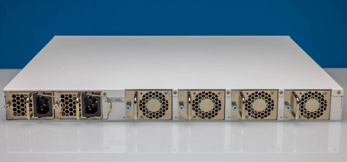 MikroTik CRS520-4XS-16XQ-RM Review MikroTik Scales Up 100GbE