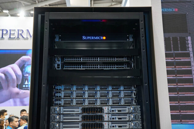 Supermicro NVIDIA GB200 NVL72 System at Computex 2024