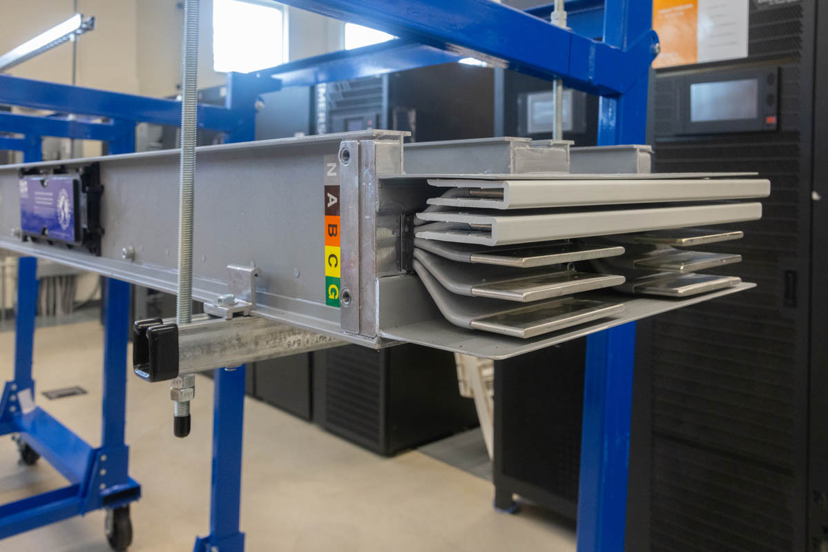 Vertiv High Powerbar End 2 - ServeTheHome