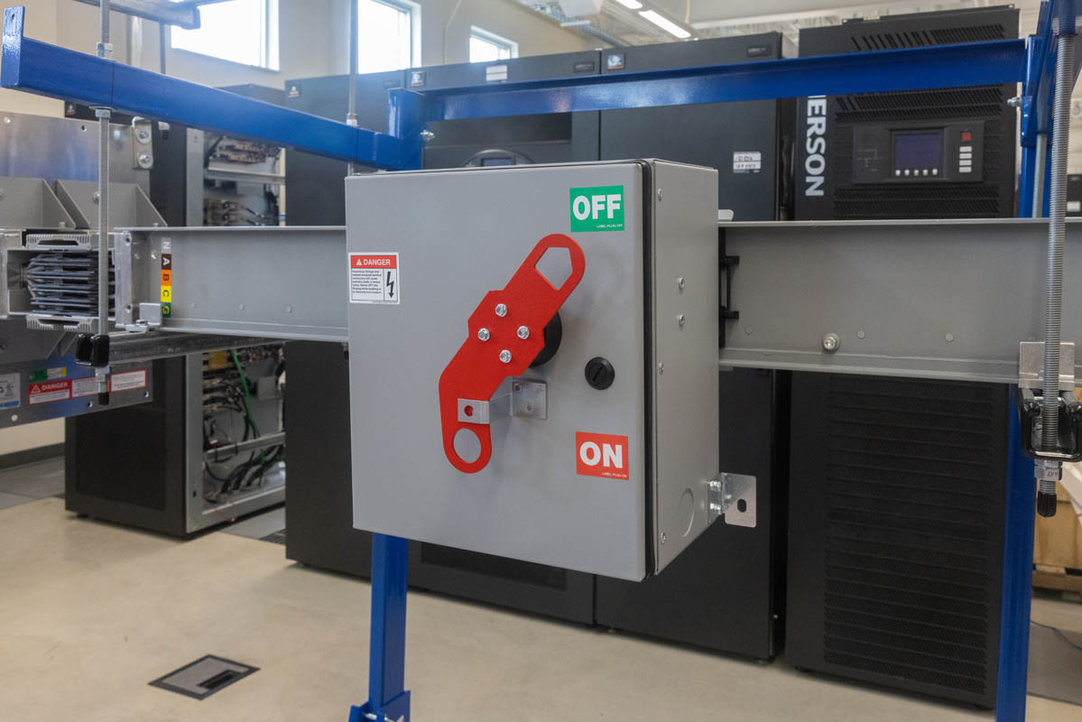 Vertiv High Powerbar Tap Off Box - ServeTheHome