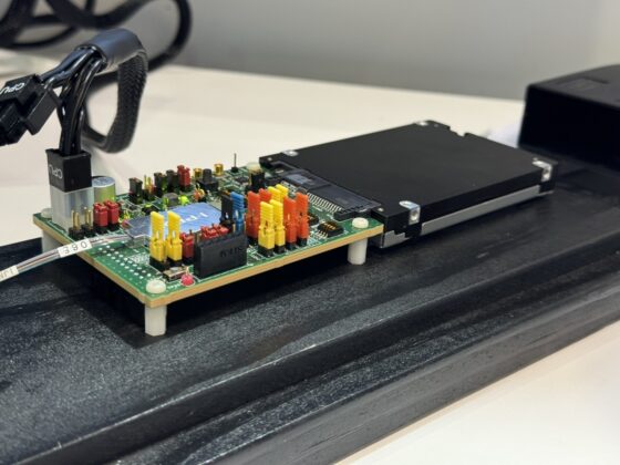 Kioxia AIO Core and Kyocera Develop PCIe Gen5 Over Optics SSD