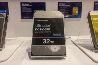 WD Ultrastar DC HC690 32TB HDD and 128TB NVMe SSD Shown - ServeTheHome