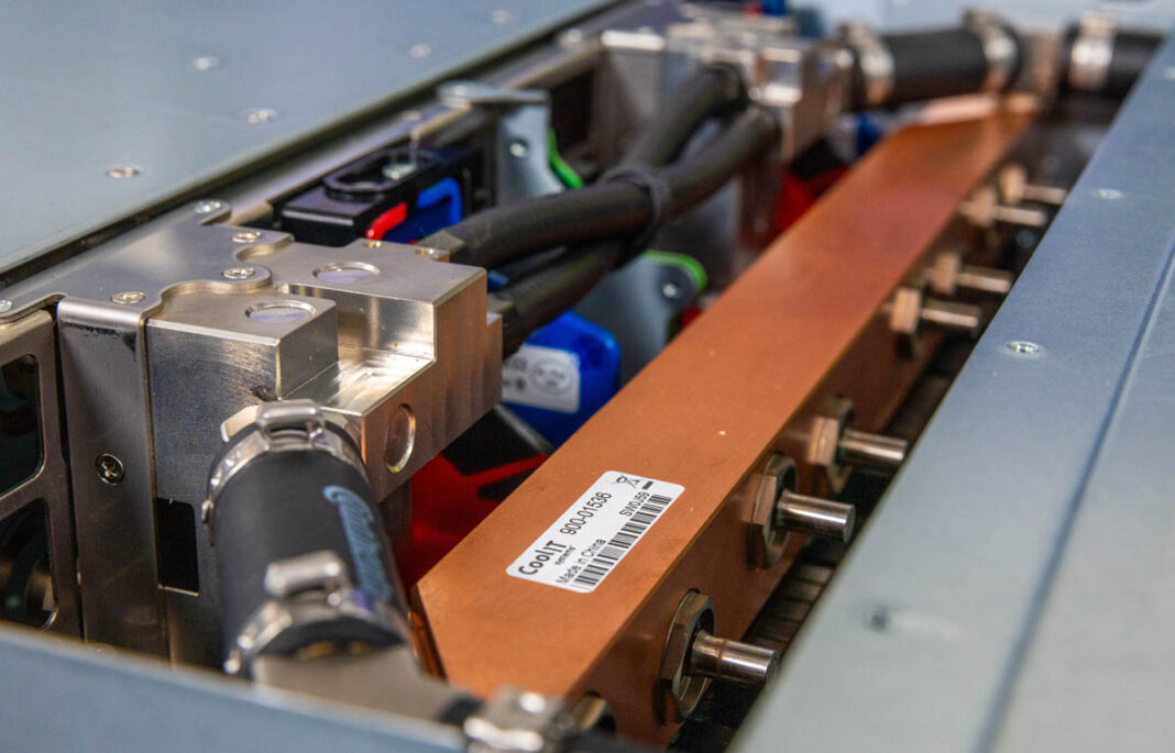 MiTAC Intel Denali Pass High-End Liquid Cooled 2U 4-Node Review - Page 2 of 6