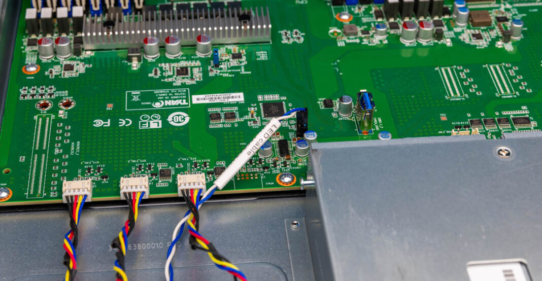 Tyan GC70-B8033 1U AMD EPYC Milan Server Review - Page 2 of 4 ...