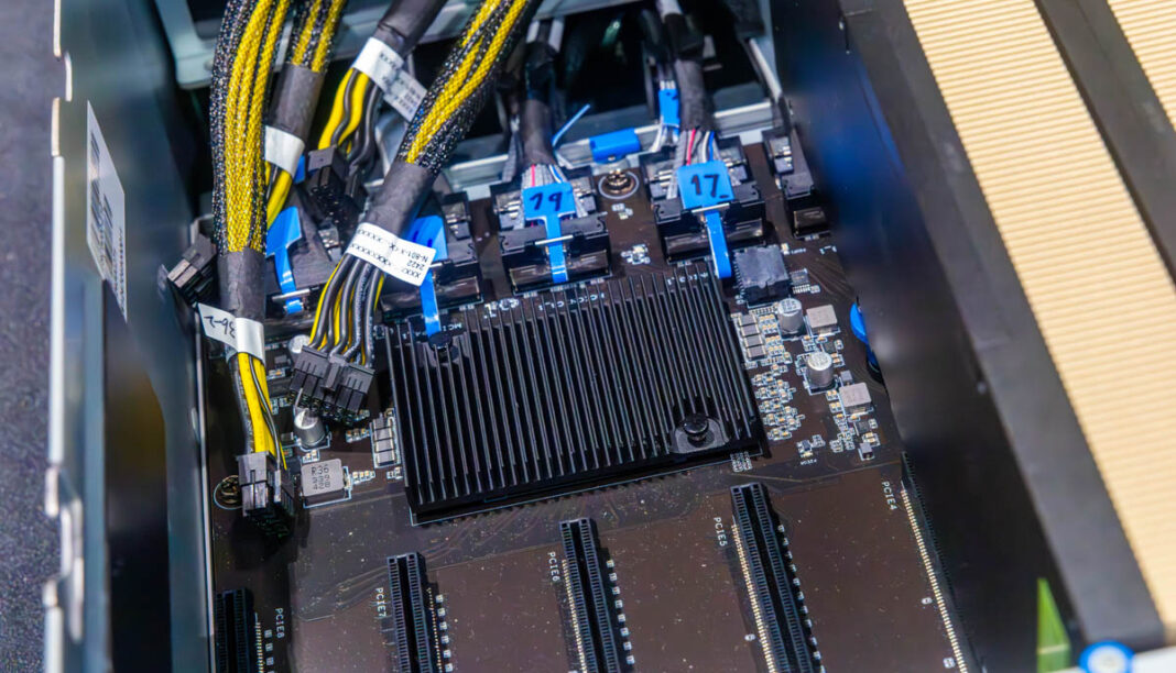 ASUS AMD EPYC CXL Memory Enabled Server AI and More OCP Summit 2024 ...