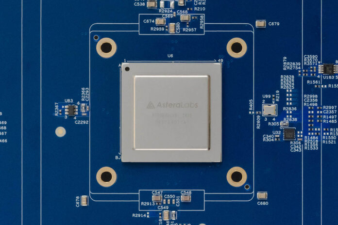 This is the New Astera Labs Scorpio PCIe Switch Targeting Broadcom in AI Servers