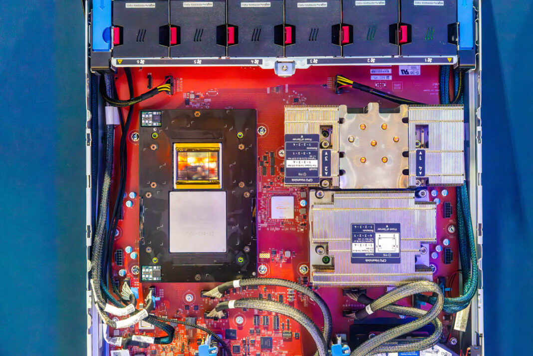 HPE ProLiant DL384 Gen12 NVIDIA GH200 NVL2 Arm Server Shown