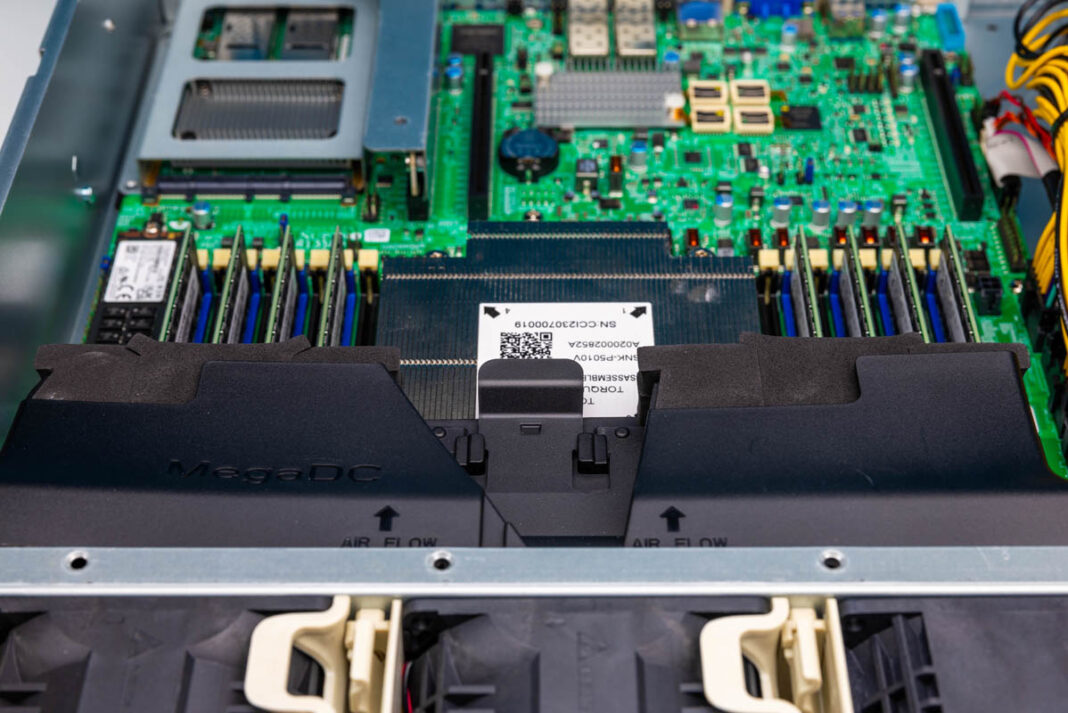 Supermicro MegaDC ARS-211M-NR Review An Ampere AmpereOne Arm Server is ...