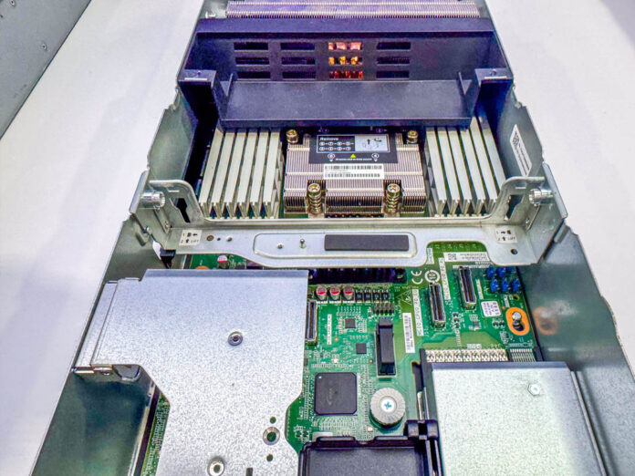 Kaytus KR2190V3 is a Cool 2U 2 Node Server at SC24 - ServeTheHome