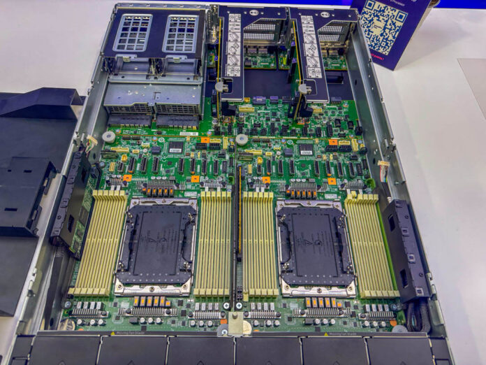 Kaytus KR2190V3 is a Cool 2U 2 Node Server at SC24 - ServeTheHome