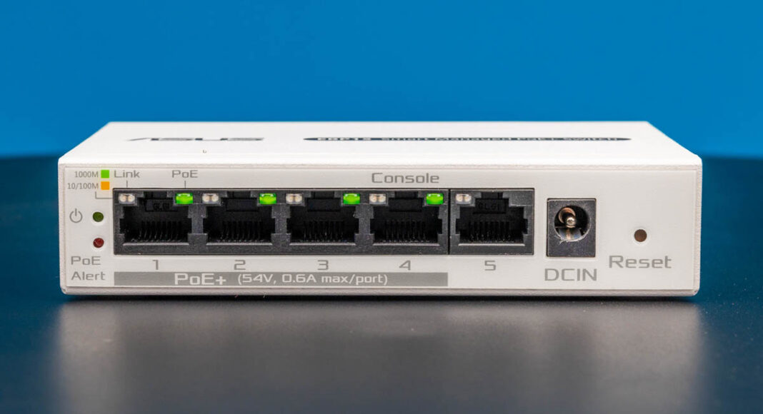 The Mini ASUS EBP15 PoE Switch is Tiny - ServeTheHome