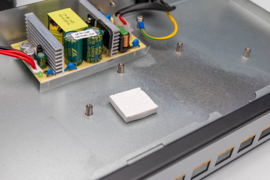 Sodola SL-SWTG3C12F 12-Port 10G Managed Switch Review - ServeTheHome