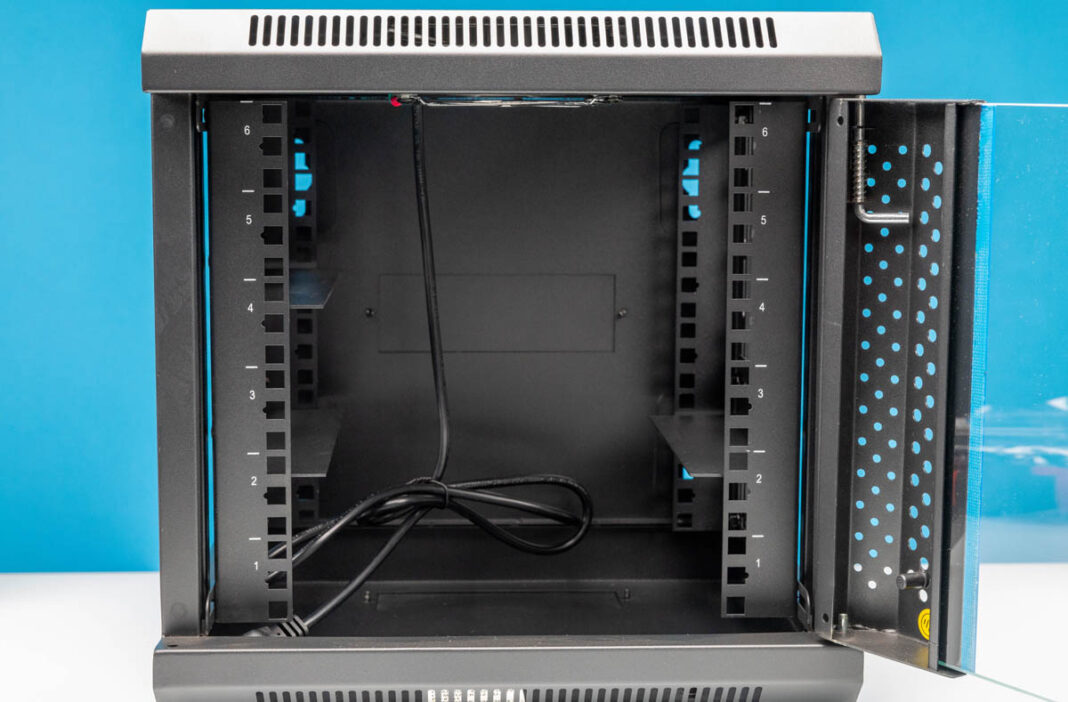 Kenuco SOHO Mini 10in Rack Review - ServeTheHome