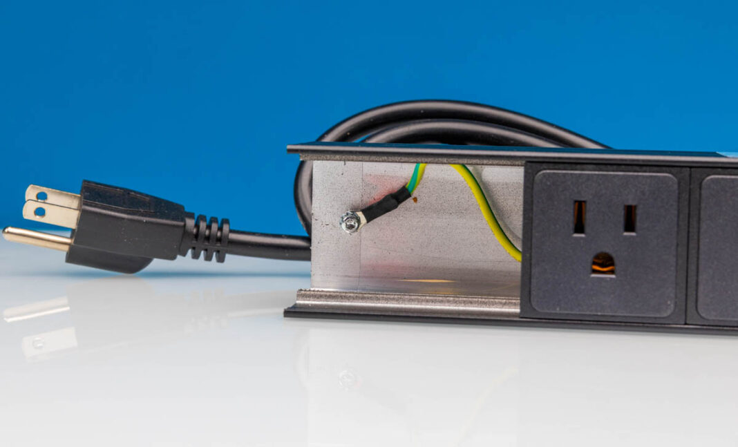 Tupavco 4 Outlet 10in Rack Power Strip Mini Review - Page 2 of 2 - ServeTheHome