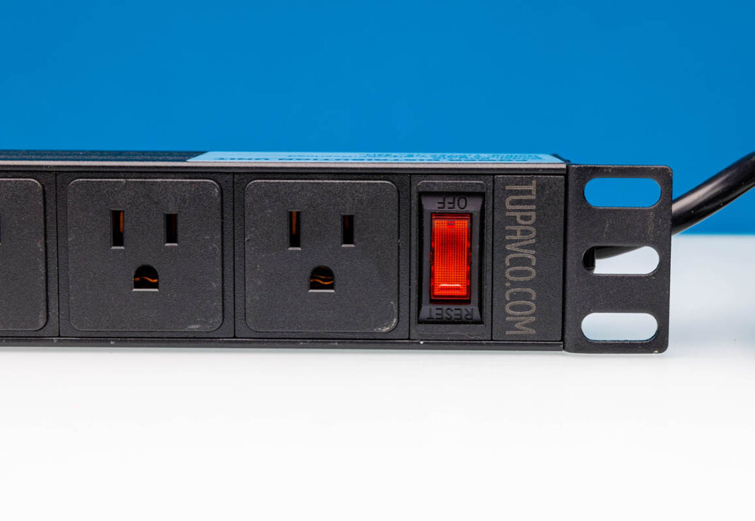 Tupavco 4 Outlet 10in Rack Power Strip Mini Review - ServeTheHome